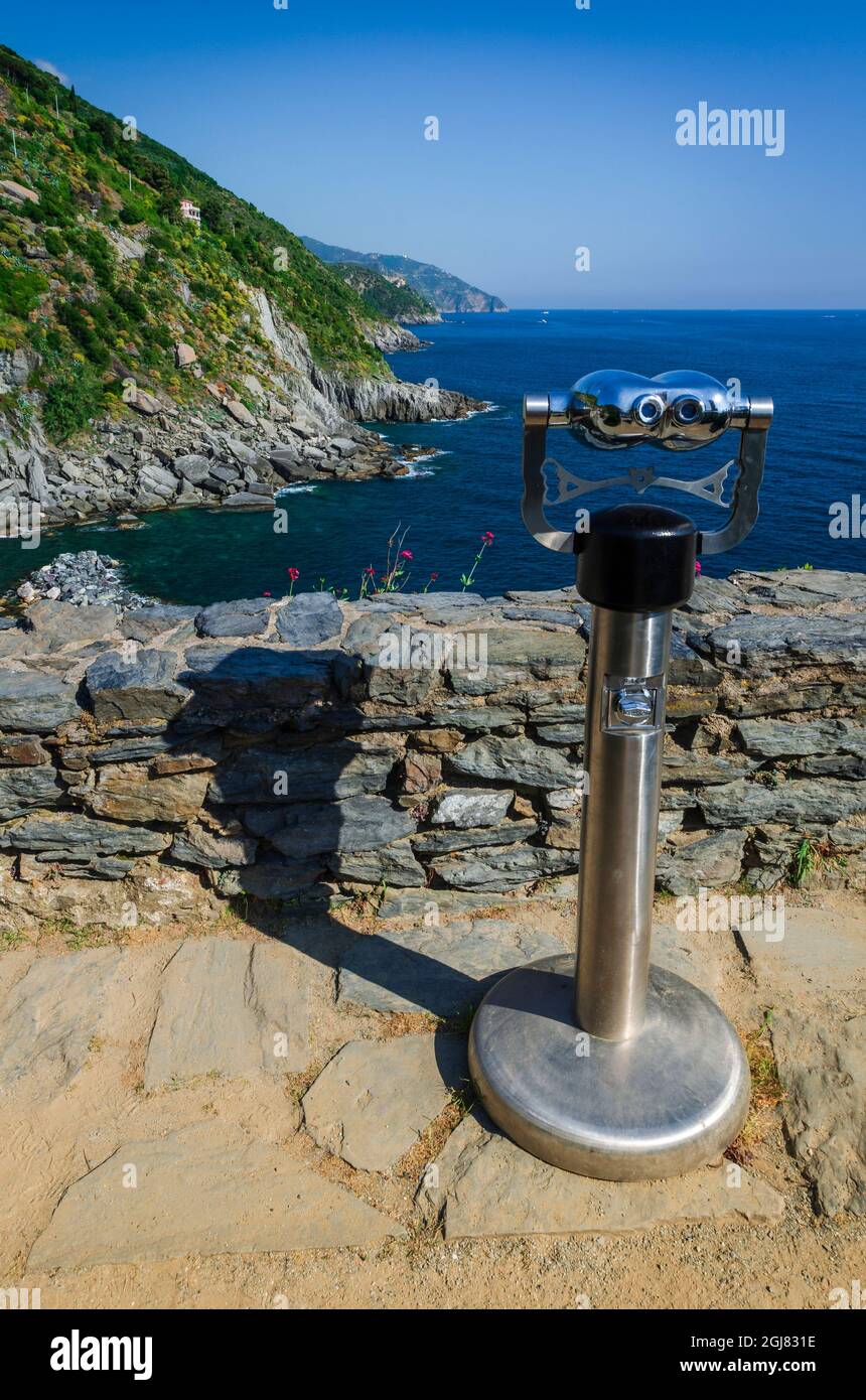 Tourist viewfinder on the Ligurian Coast, Vernazza, Cinque Terre ...