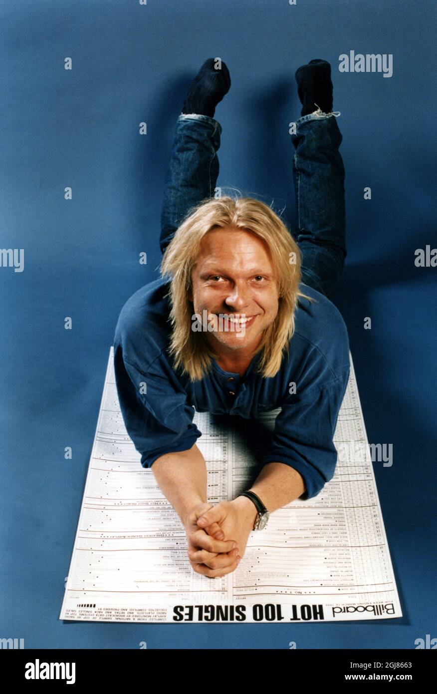 ARKIV 1994-03-25 Producer Denniz Pop with the US biollboard list of the ...