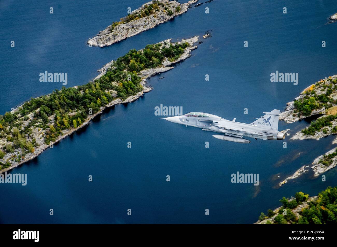 LINKOPING 2013-09-26 Flying in a JAS Gripen (Model 39D) a lightweight ...