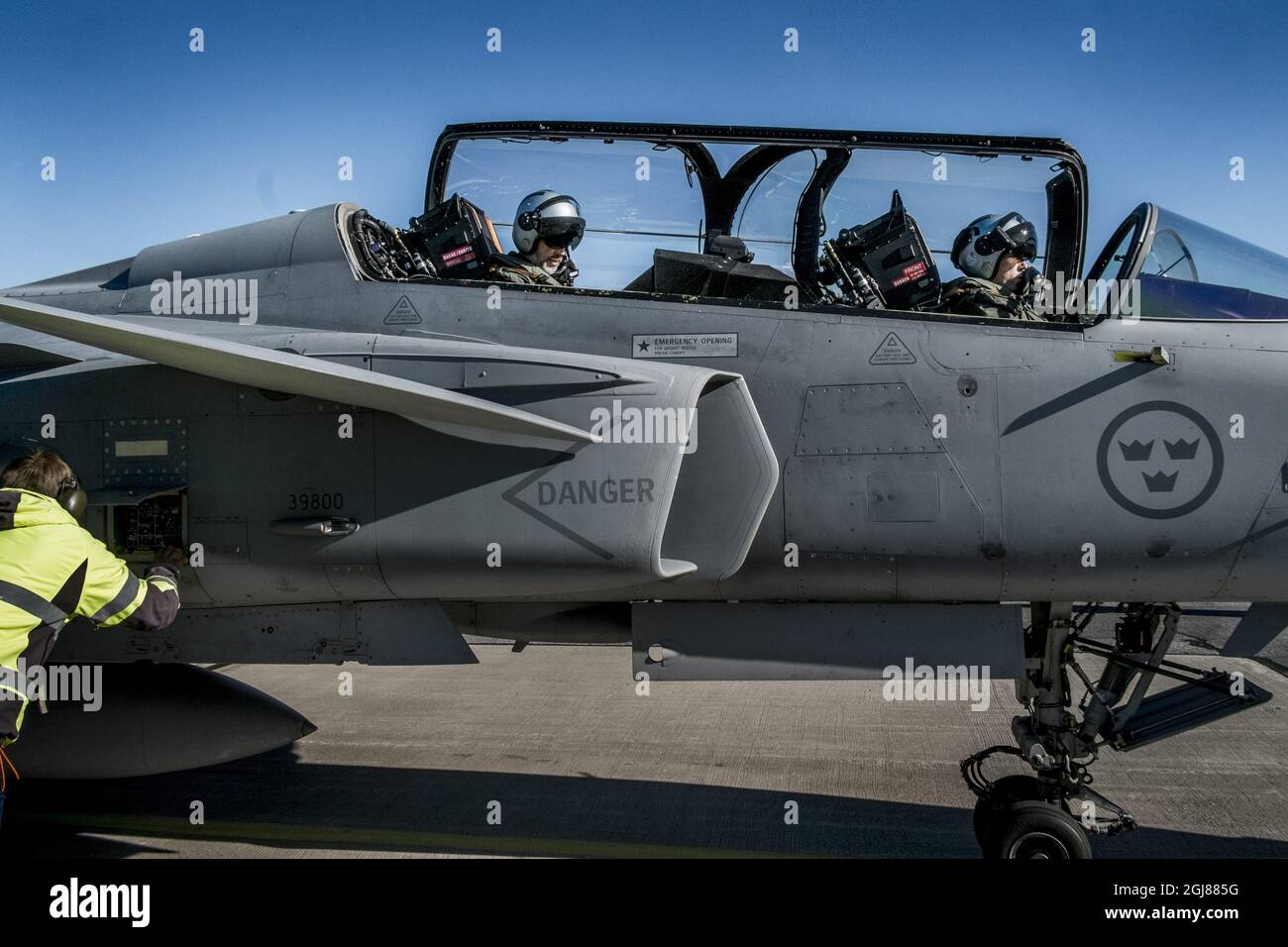 LINKOPING 2013-09-26 Flying in a JAS Gripen (Model 39D) a lightweight ...