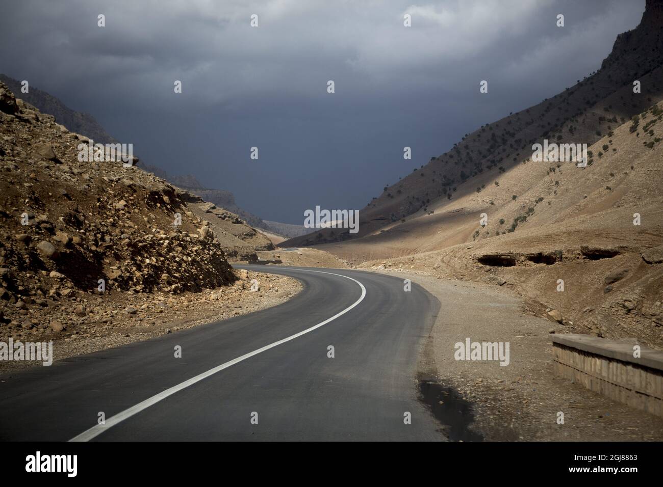 KURDISTAN 20131020 Winding switchbacks passing through the inaccessible ...