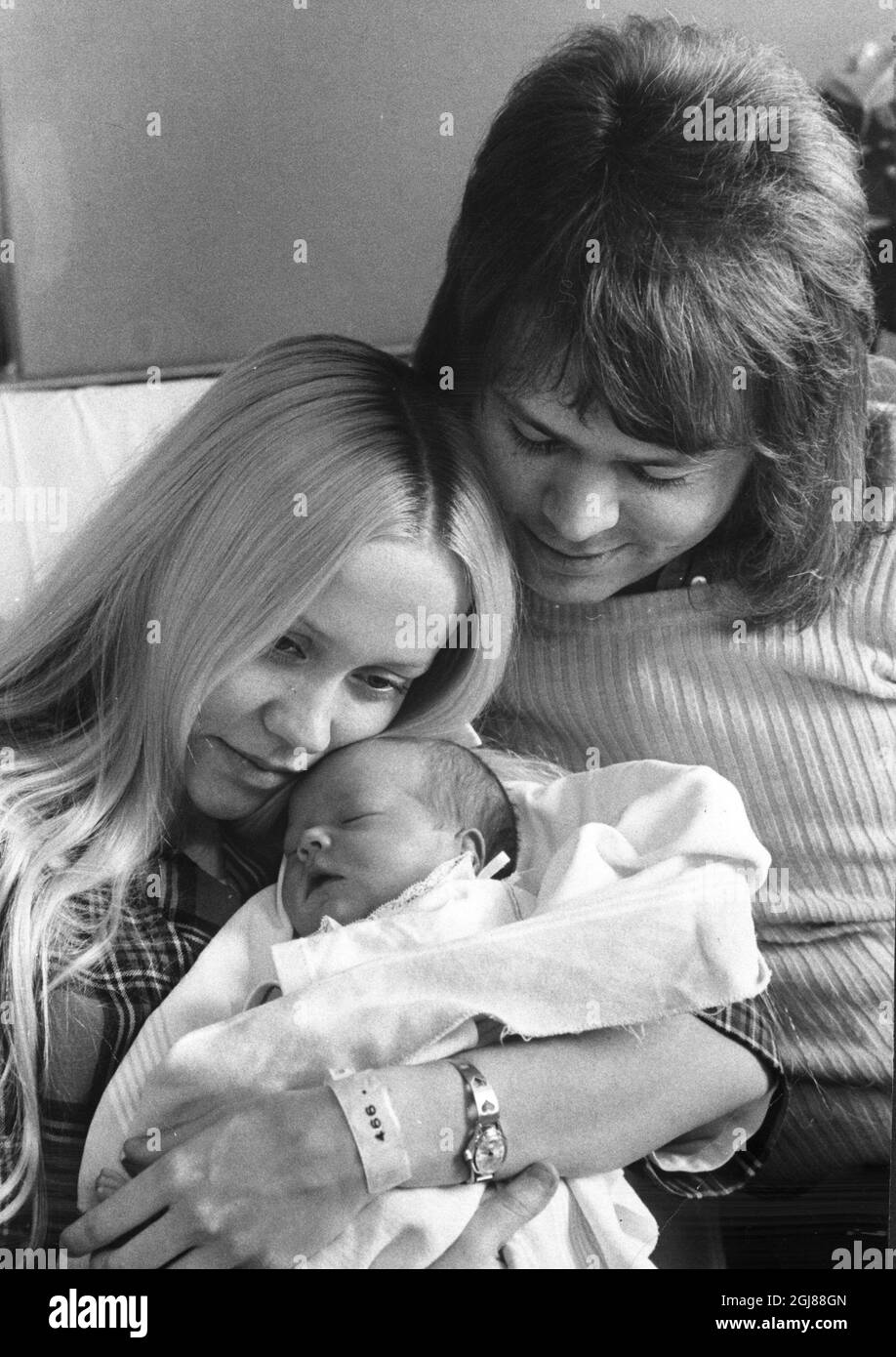 FILE 19730226 Agnetha Faltskog and Bjorn Ulvaeus with their newborn ...
