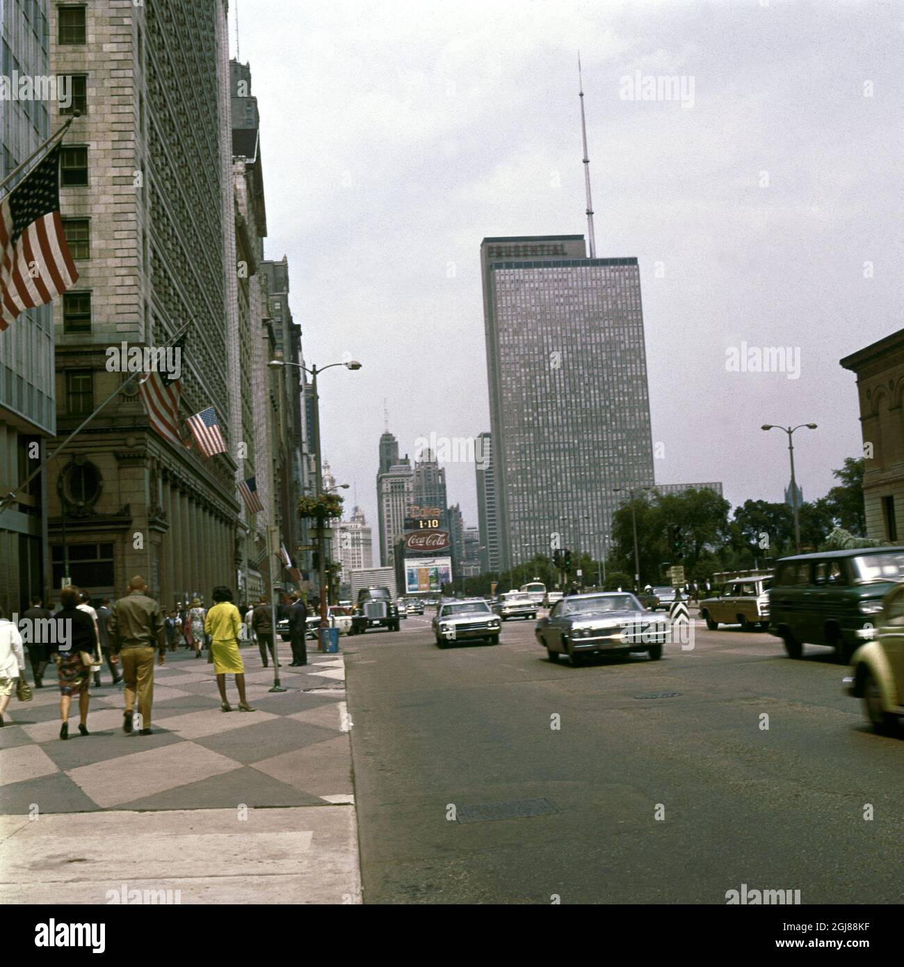 USA CHICAGO PhotoDate:196?-??-?? Street scene 1960s Chicago with cars ...