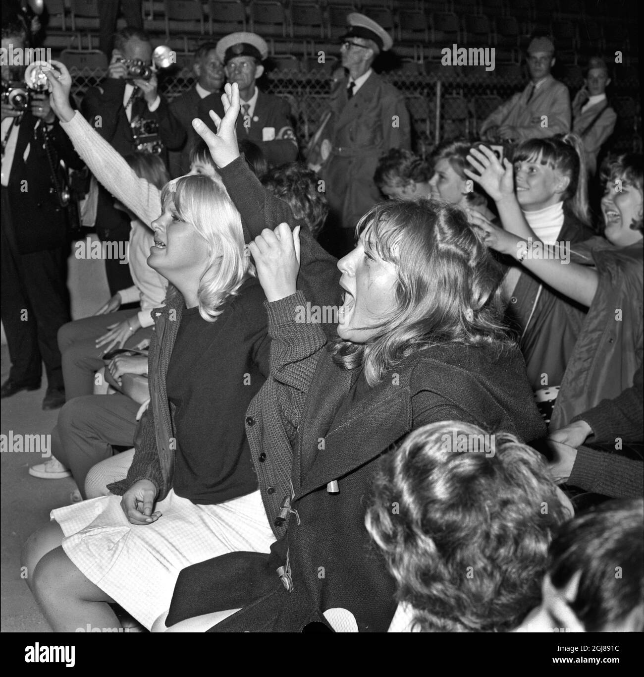 Beatles fans crying hi-res stock photography and images - Alamy