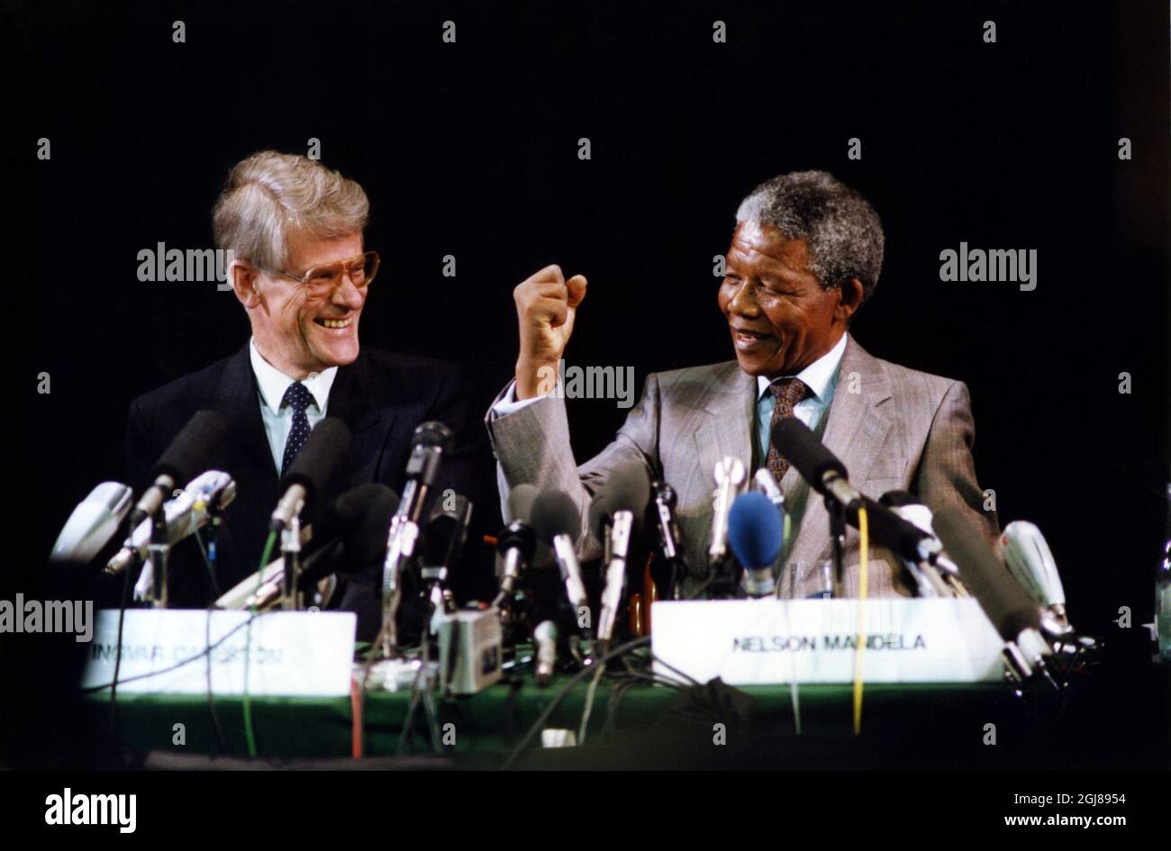 ARKIV MARS 1990 *For your files* ANC- leader Nelson Mandela with ...