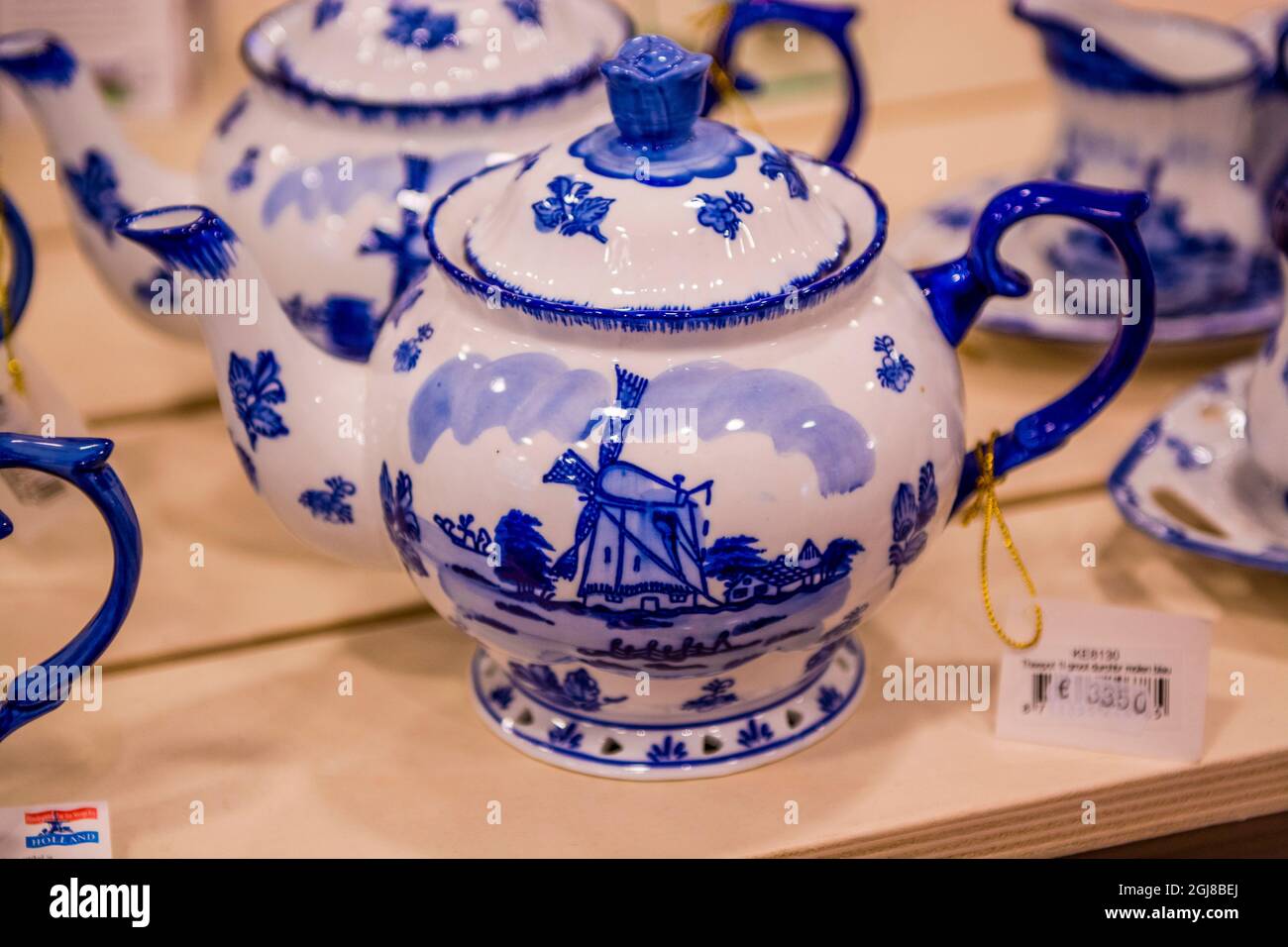 Delftware vase hi-res stock photography and images - Alamy
