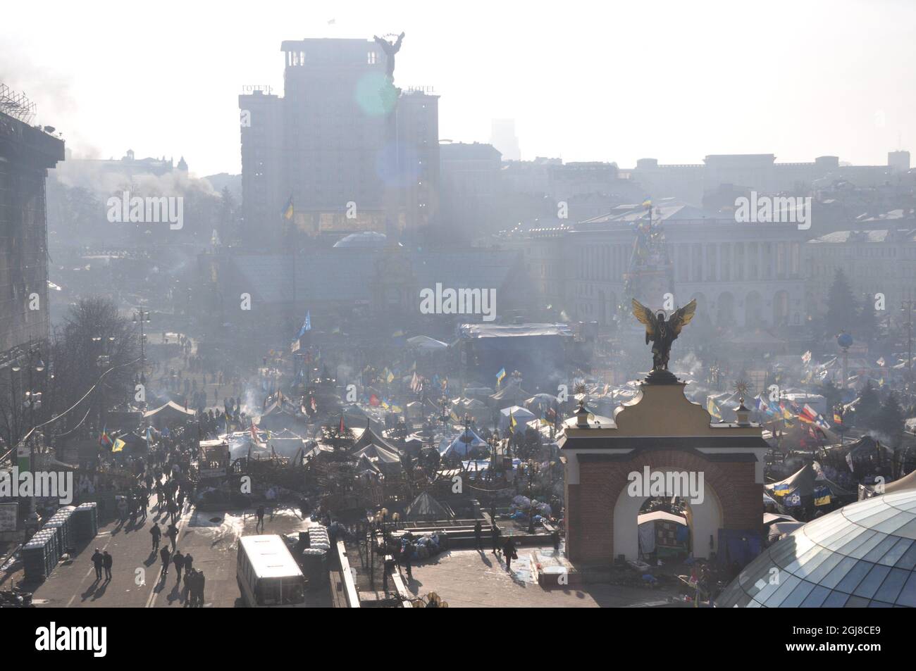 KIEV 2014-02-20 Anti-government protesters on Independence Square in ...