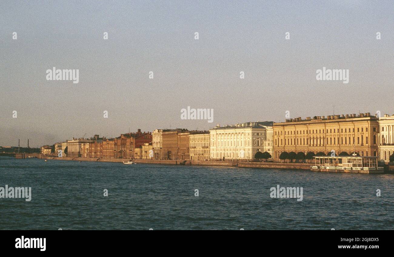 FILE LENINGRAD 1990. Leningrad seen from the water, Gulf of Finland ...