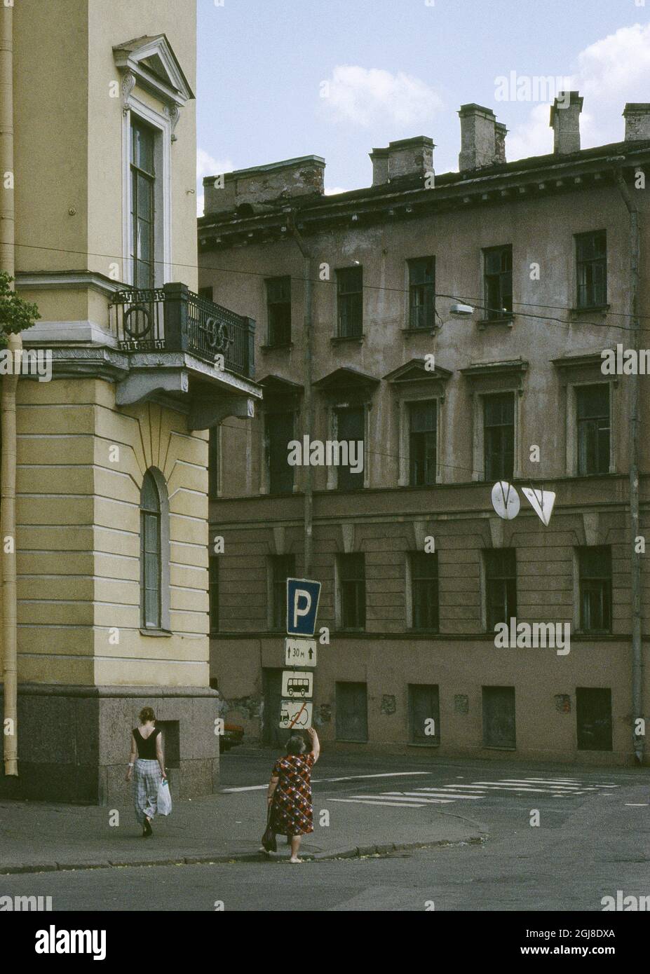 FILE LENINGRAD 1990. Street scene from Leningrad (now Saint Petersburg ...