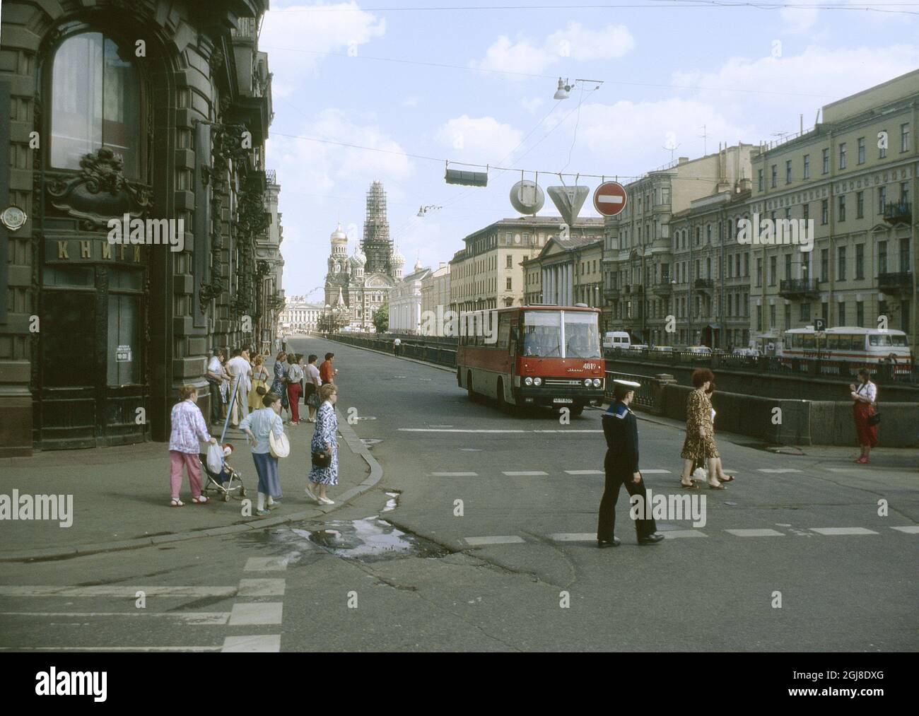 FILE LENINGRAD 1990. Street scene from Leningrad (now Saint Petersburg ...
