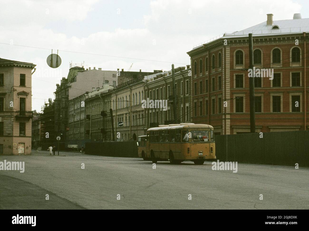 FILE LENINGRAD 1990. Street scene from Leningrad (now Saint Petersburg ...
