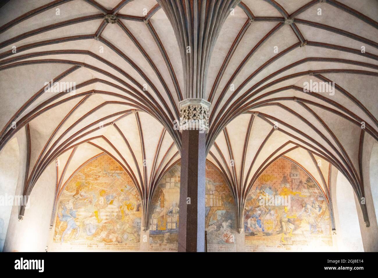 Detail of the vaulted ceiling in the Grand Refectory of Malbork Castle ...