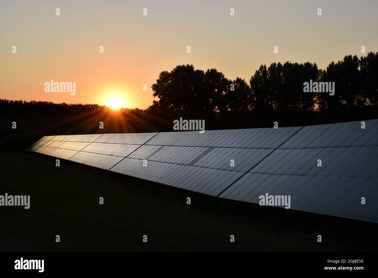 Solar panels sunset vibrant hi-res stock photography and images - Alamy