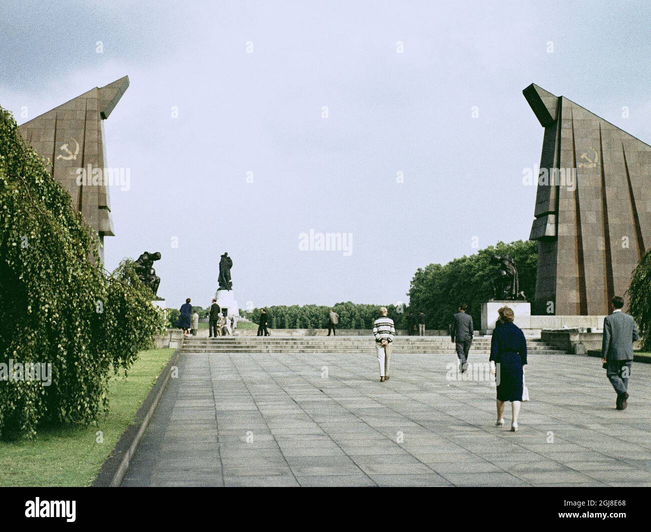 FILE BERLIN 1969 Soviet War Memorial, and the memorial at the mass ...