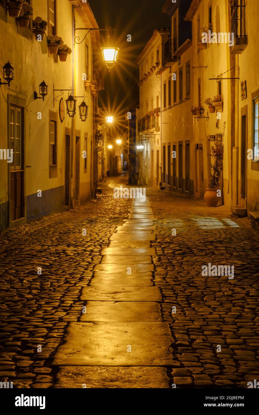 Quiet street scene cobblestone hi-res stock photography and images - Alamy