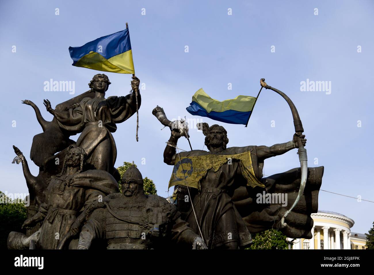 KIEV 2014-05-07 Street scene of the Maidan Nezalezhnosti Square in Kiev ...