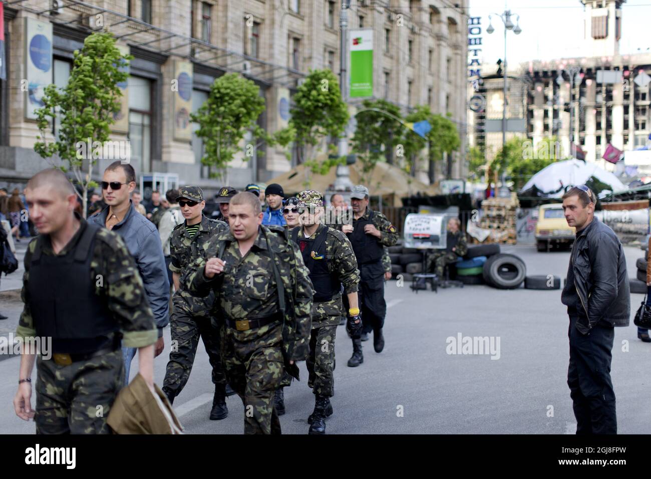 KIEV 2014-05-07 Armed men in the the Maidan Nezalezhnosti Square in ...