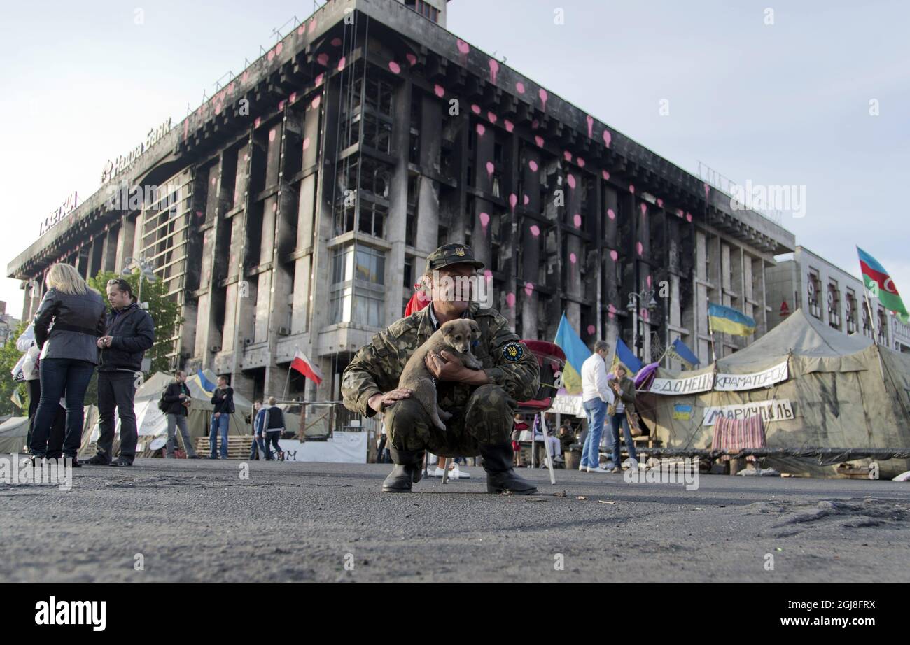 KIEV 2014-05-07 A street scene of the Maidan Nezalezhnosti Square in ...