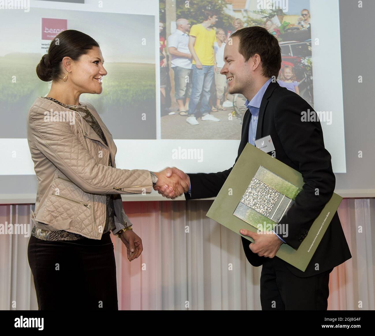 Finance companies and industries hi-res stock photography and images ...