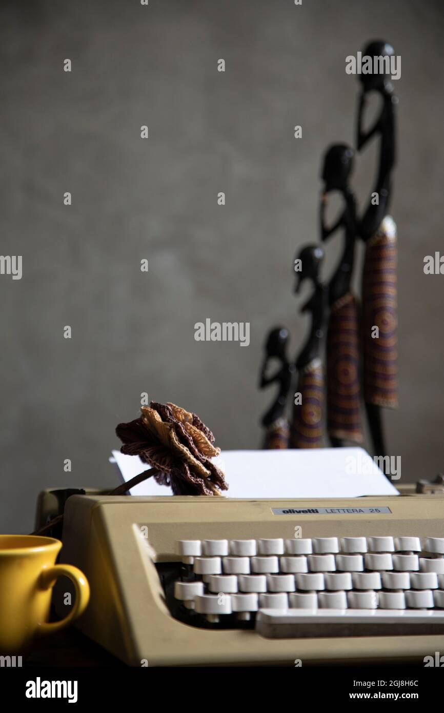 typewriter on the table Stock Photo - Alamy