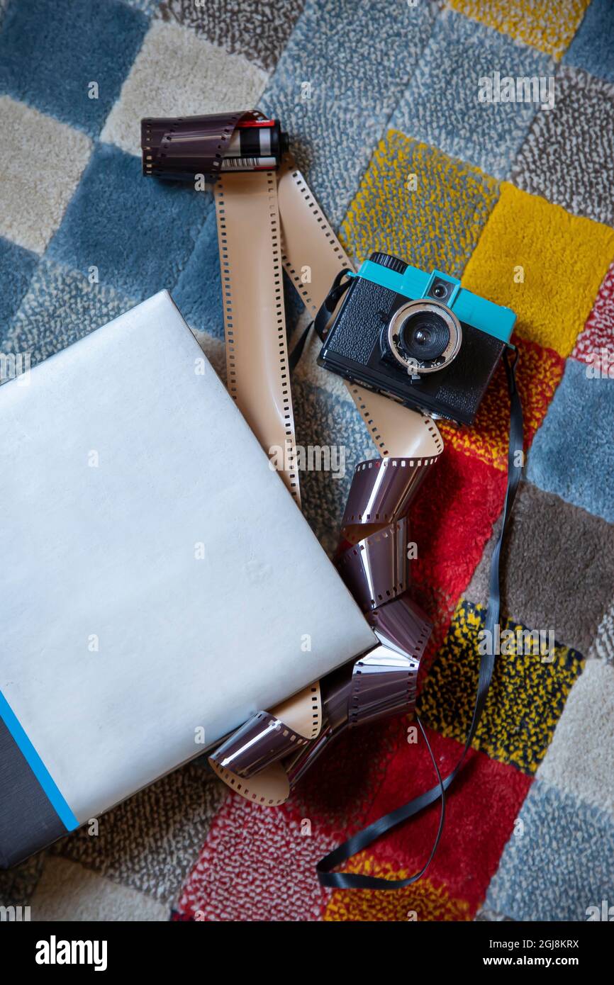 old photo camera and frame Stock Photo - Alamy