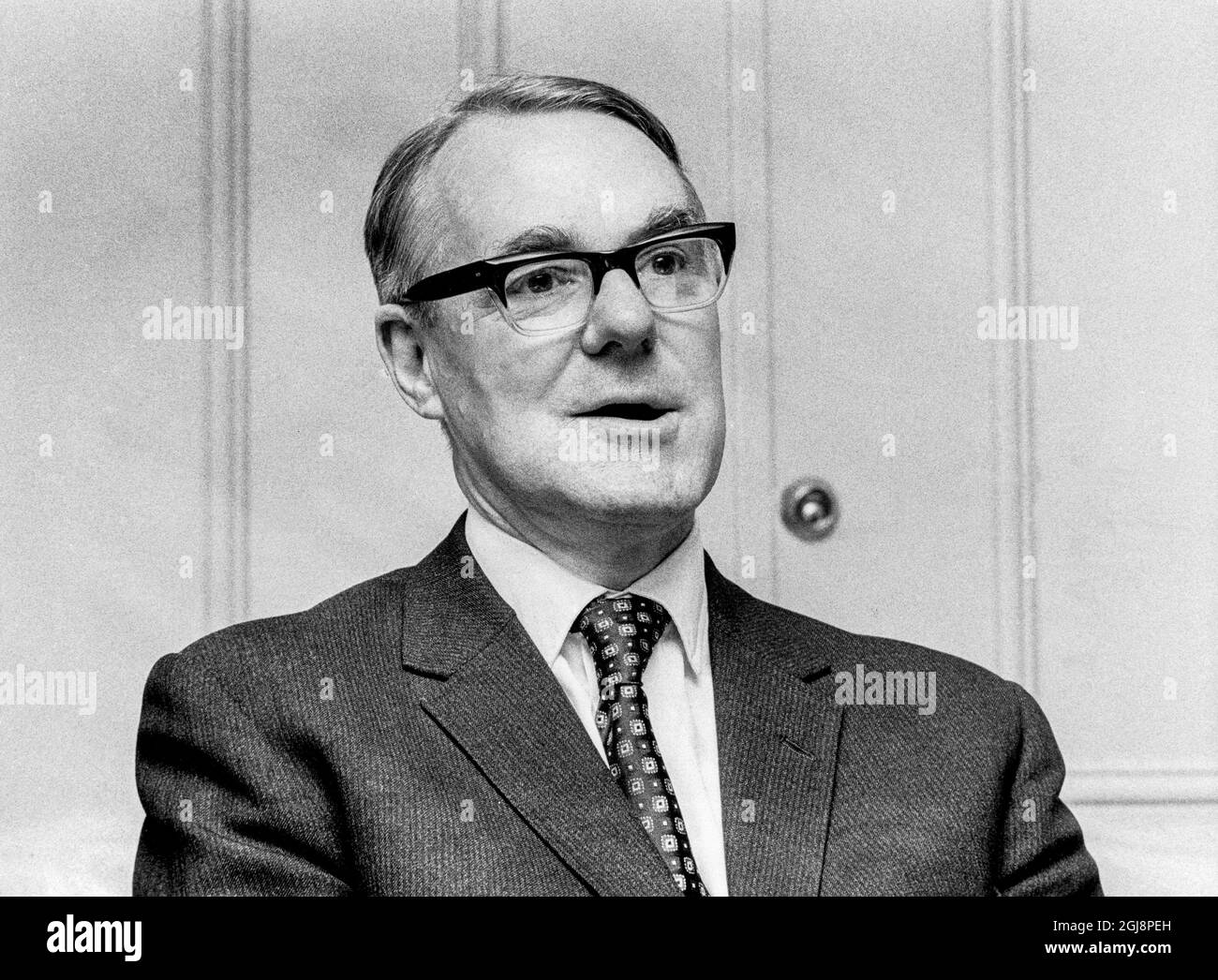 Nobel prize for chemistry 1975 Black and White Stock Photos & Images ...