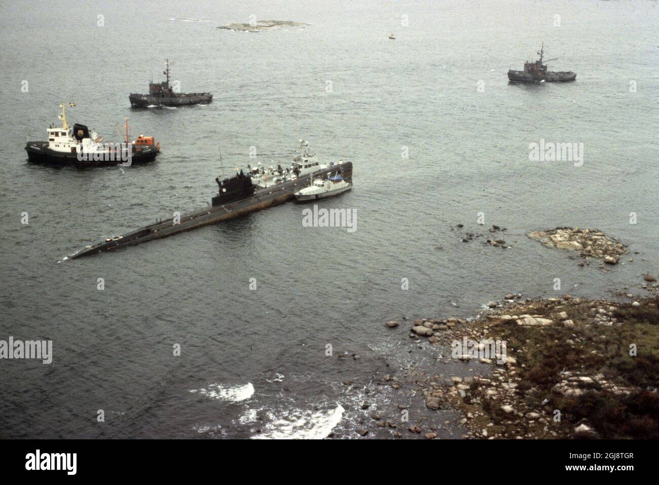 KARLSKRONA FILE 1981 The Soviet submarine U-137 has run aground in ...