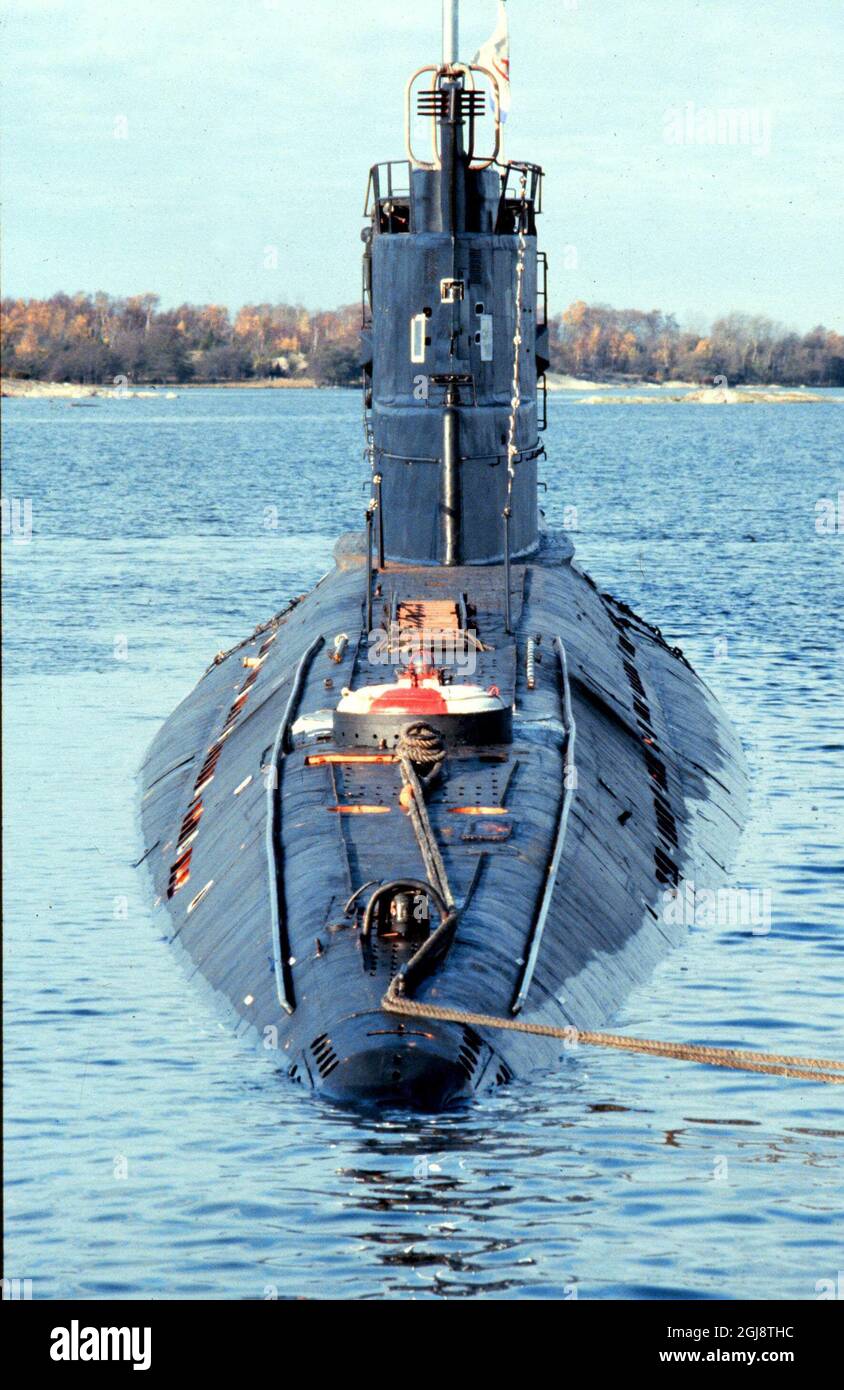 KARLSKRONA FILE 1981 The Soviet submarine U-137 ran aground in ...