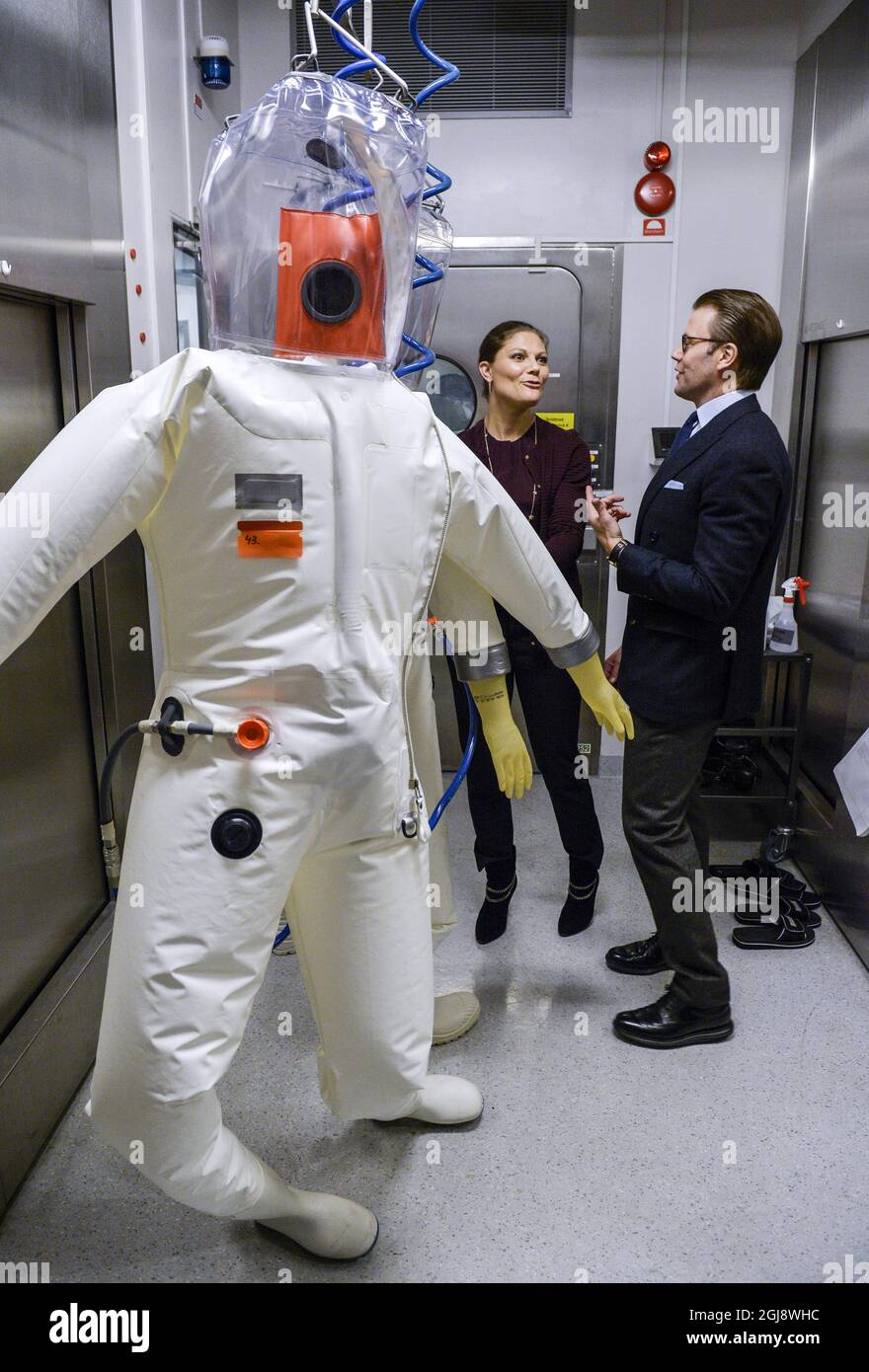 Biosafety level 4 laboratory hi-res stock photography and images - Alamy