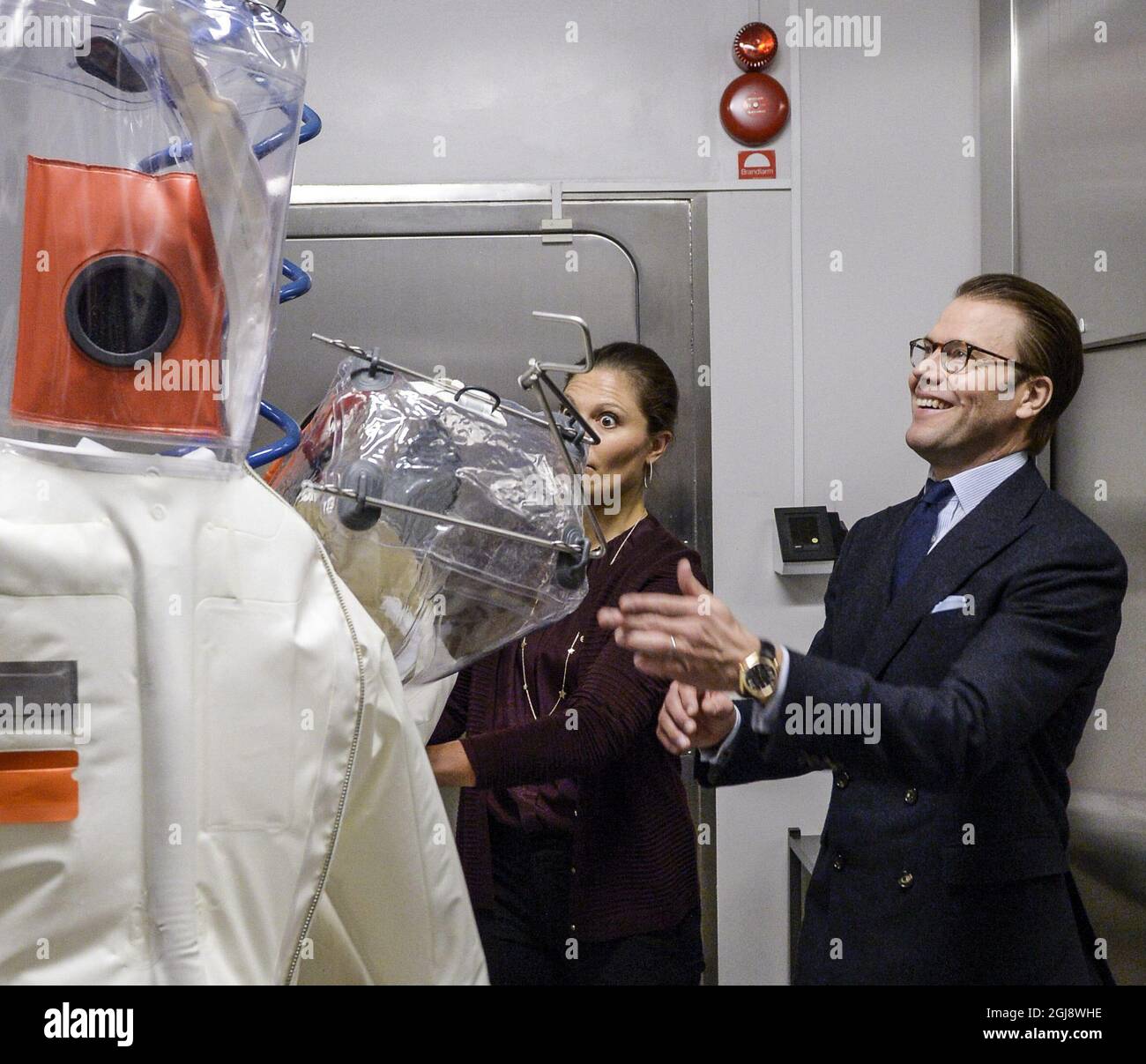 Biosafety level 4 laboratory hi-res stock photography and images - Alamy