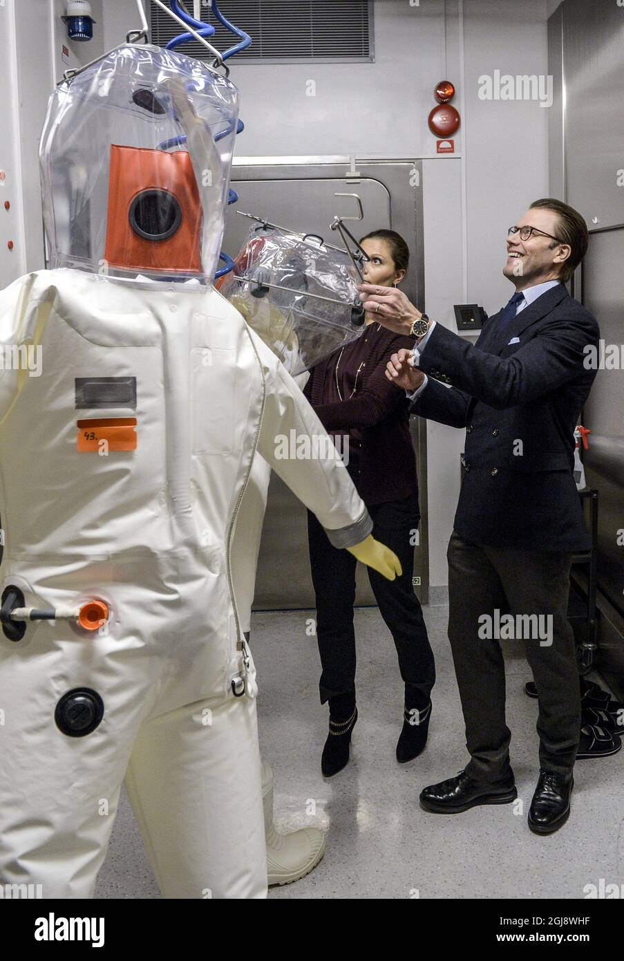 Biosafety level 4 laboratory hi-res stock photography and images - Alamy