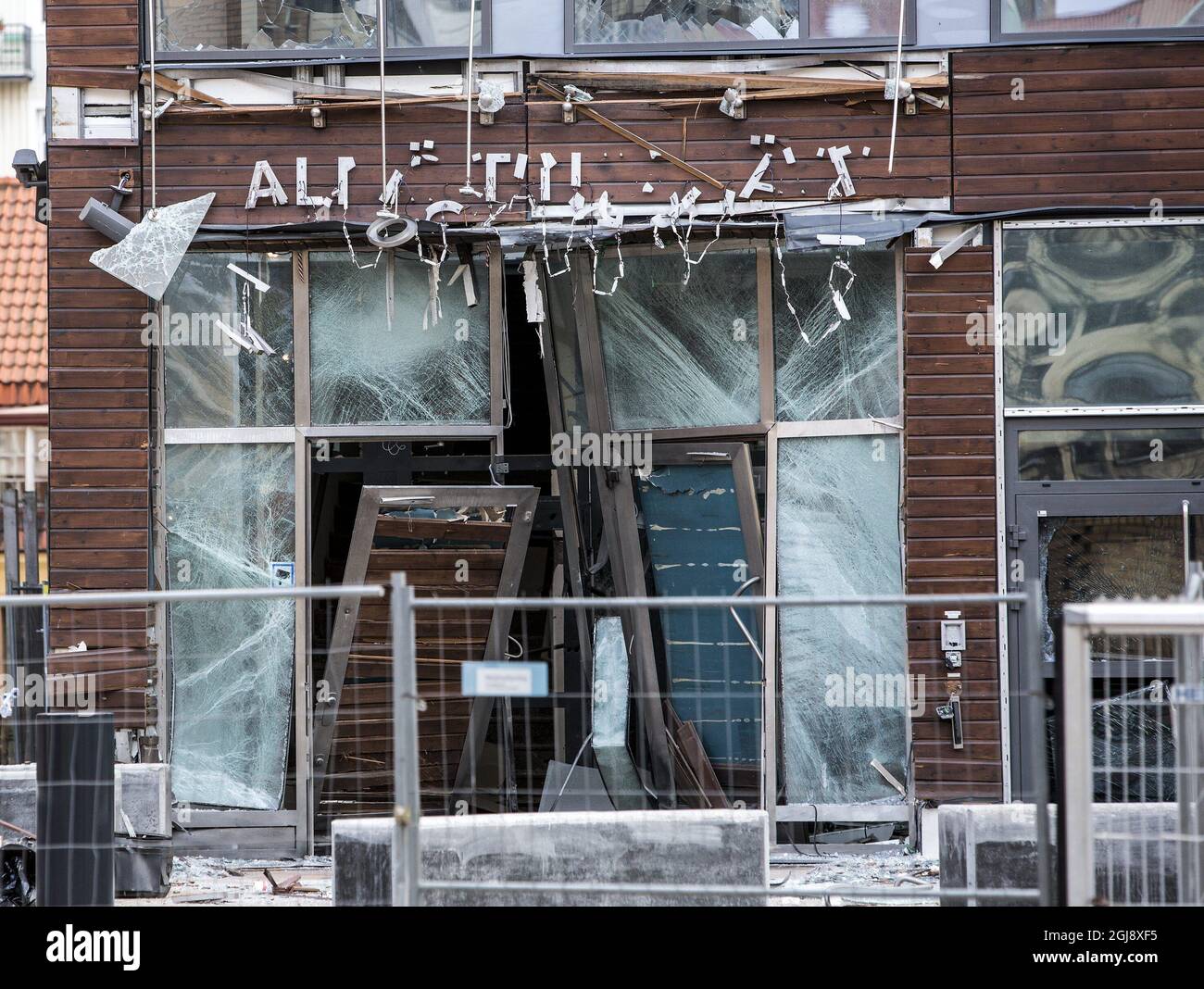 Blown out windows hi-res stock photography and images - Alamy
