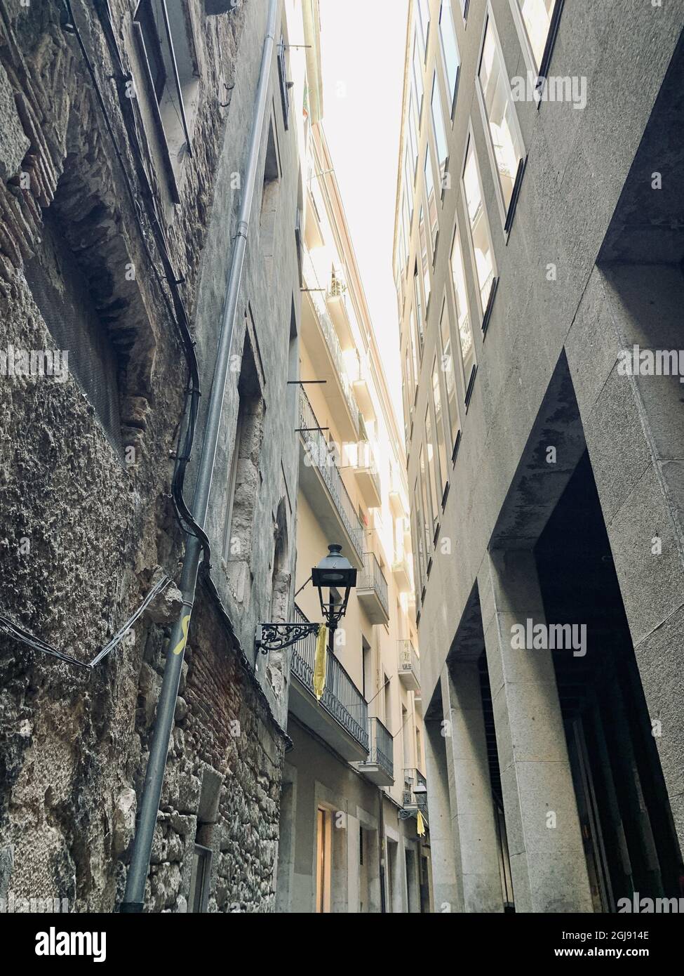 Narrow passage between two buildings Stock Photo - Alamy