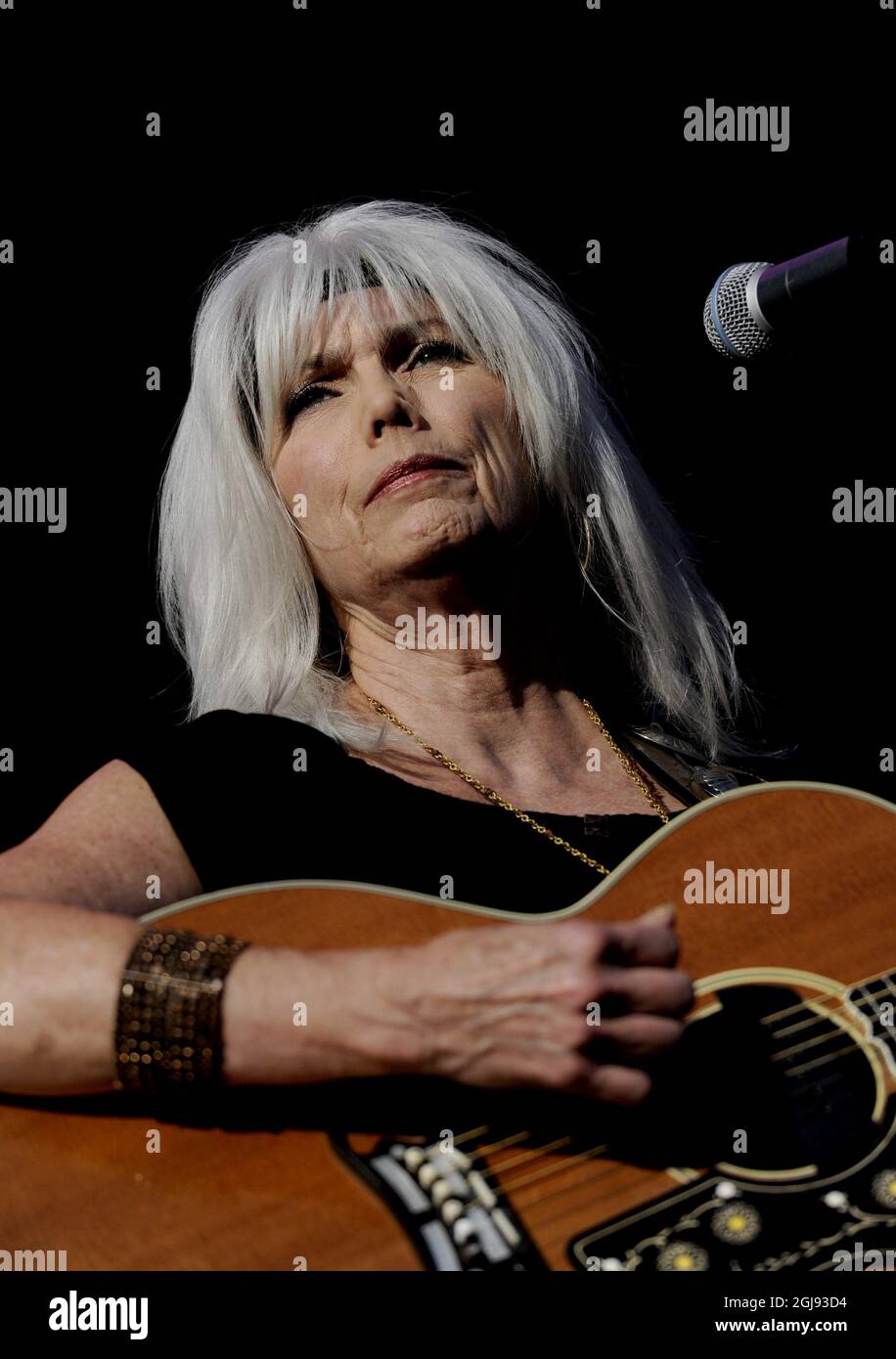 Emmylou harris hi-res stock photography and images - Alamy