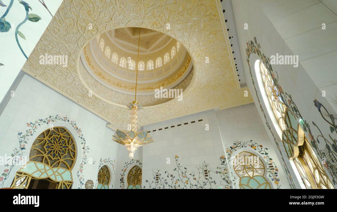 Sheikh zayed grand mosque window hi-res stock photography and images ...
