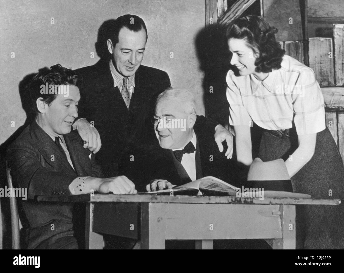 NEW YORK 1940-04-08 Ingrid Bergman is seen together with from left ...