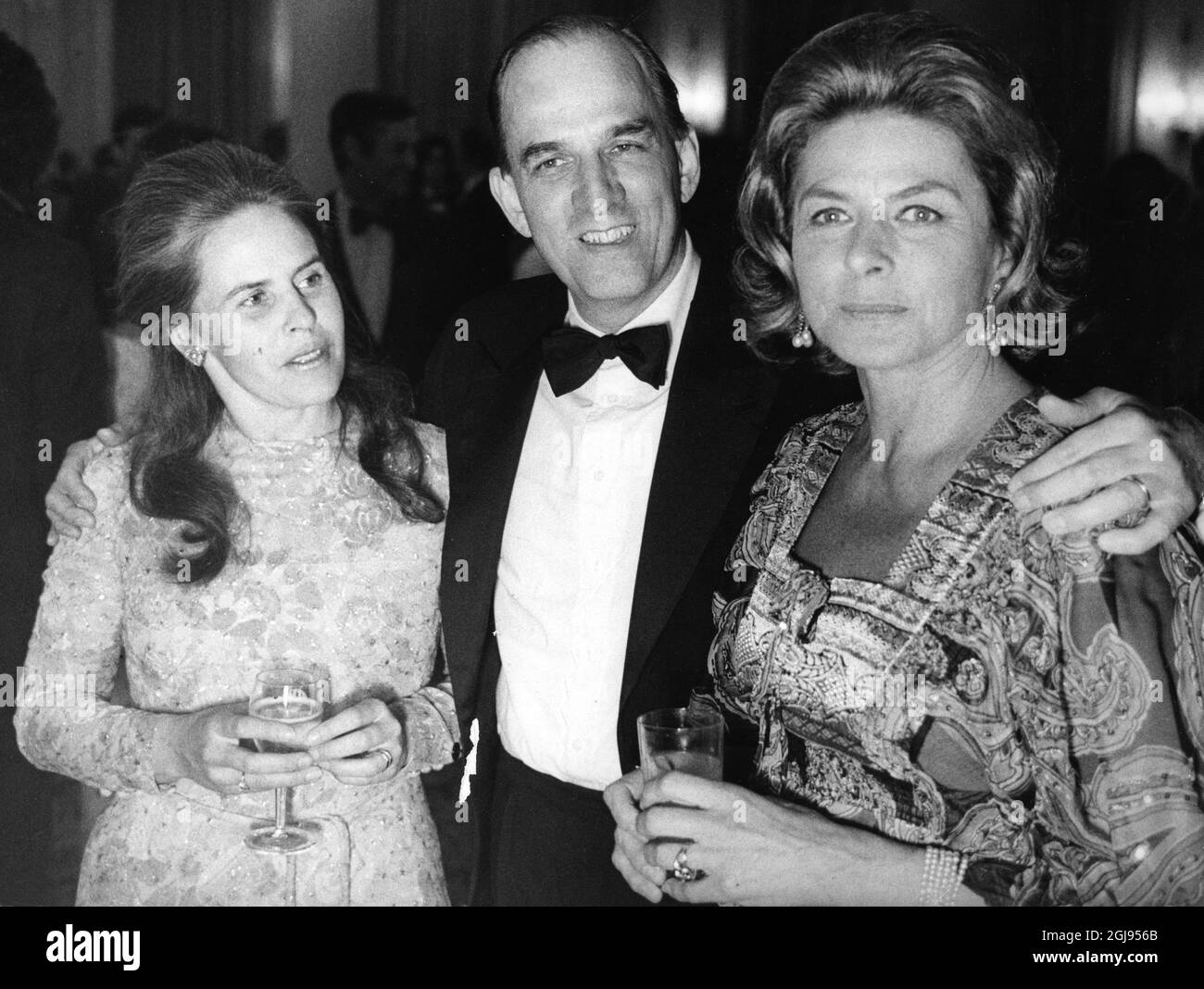 CANNES 1973. Ingmar Bergman with wife Ingrid Bergman (left) and actress ...