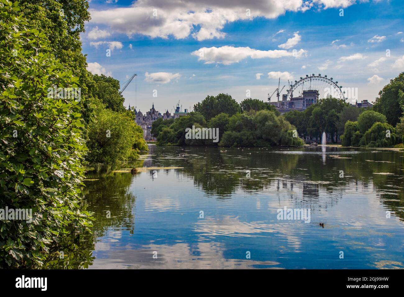 Park reflection london wheel hi-res stock photography and images - Alamy