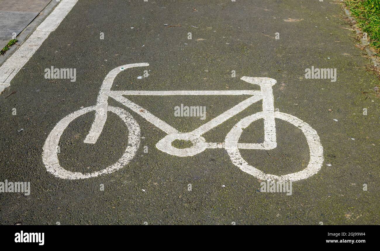 London bike lane signage Stock Photo - Alamy
