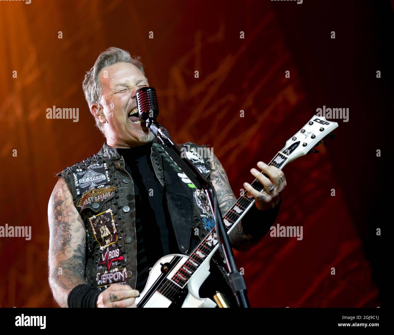 James hetfield singer hi-res stock photography and images - Alamy
