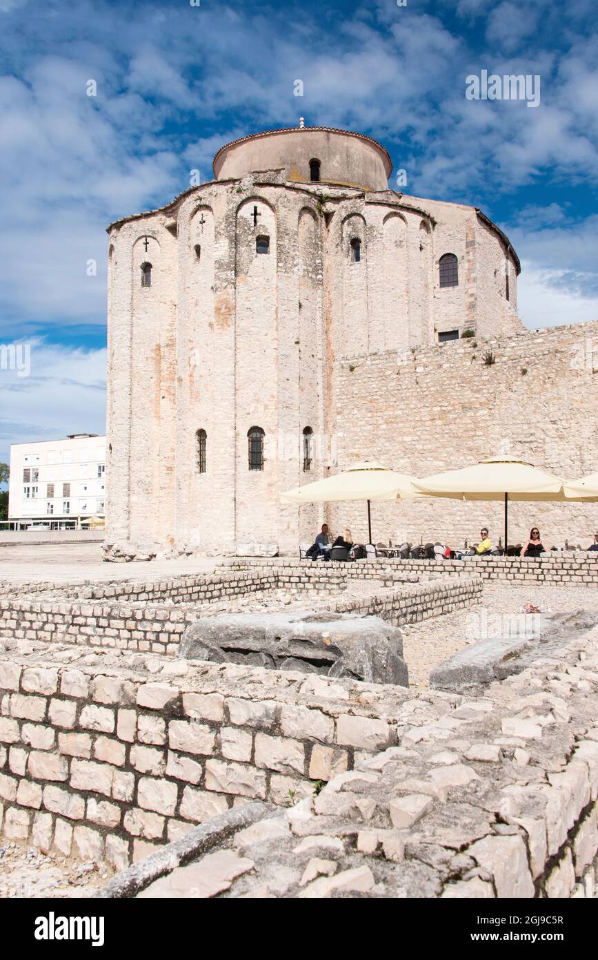 Croatia, Zadar. Cafe tables next to Church of St. Donatus 9th century ...