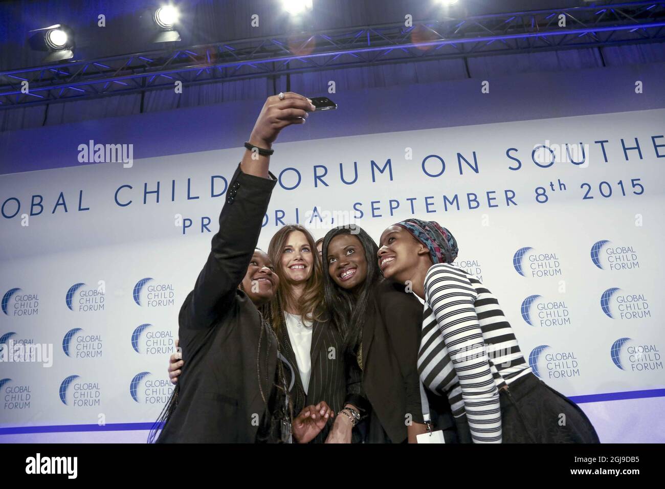 South africa surrounded children hi-res stock photography and images ...