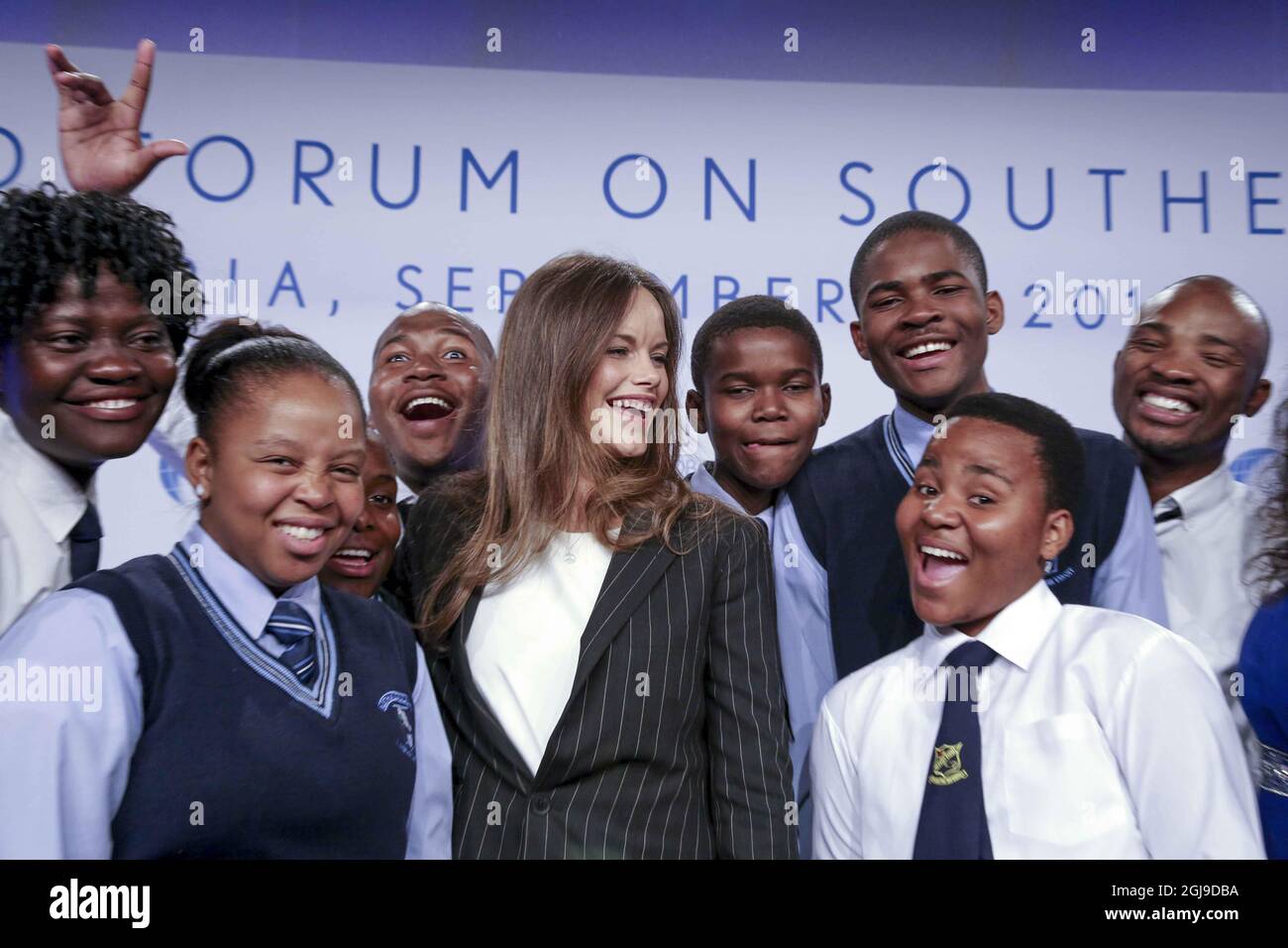 South africa surrounded children hi-res stock photography and images ...