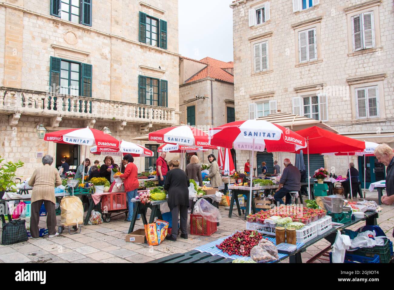 Europe, Croatia, Dubrovnik. Old Town farmers market in Gundulic square ...