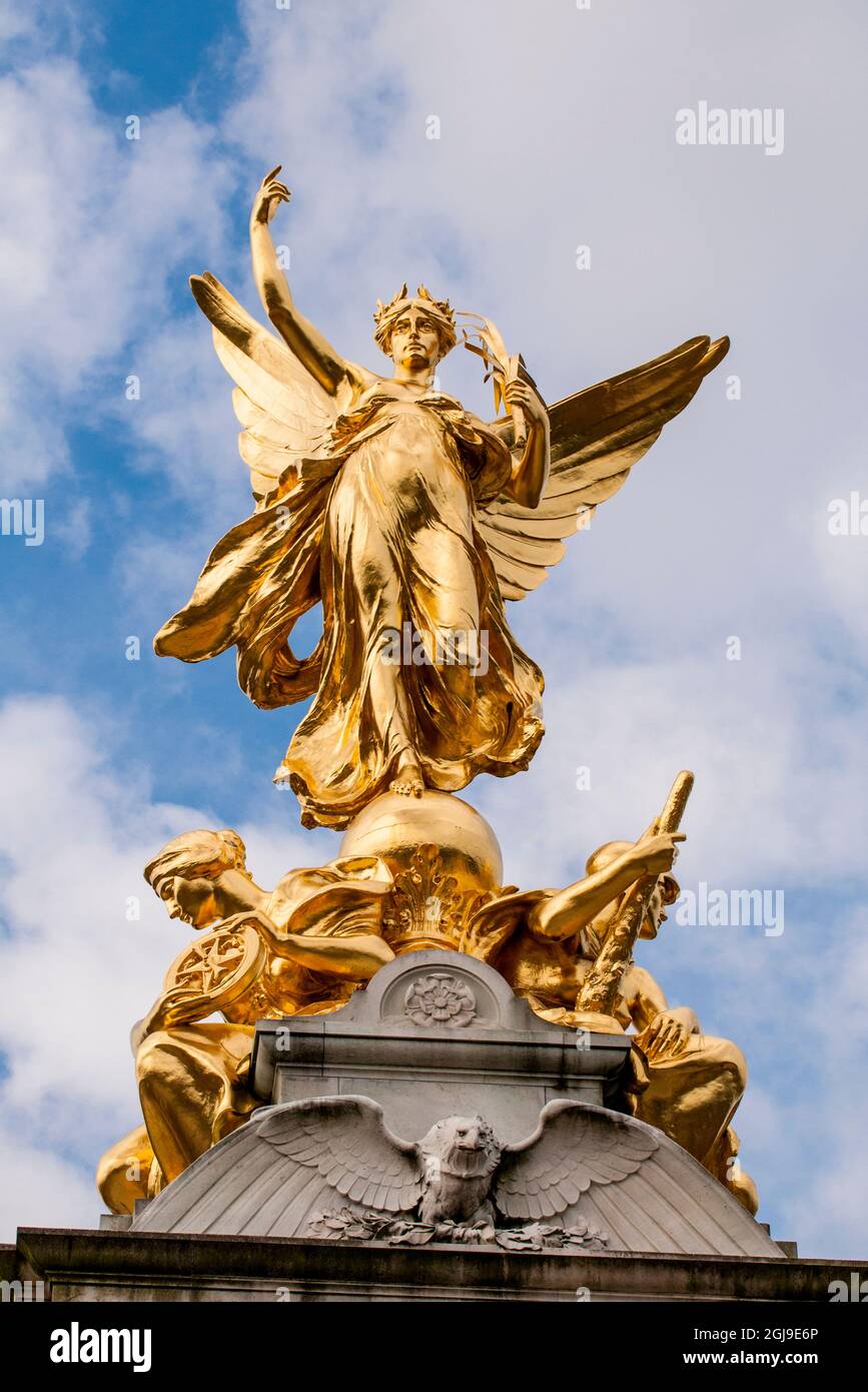 The Queen Victoria Memorial, Buckingham Palace, London, England. (Editorial Use Only Stock Photo ...