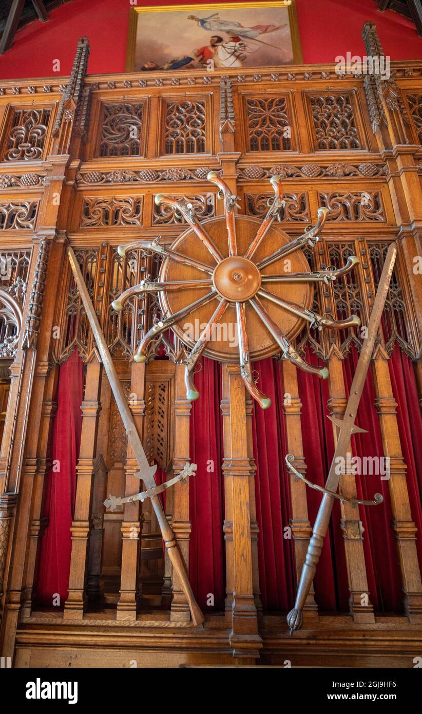 Sword and pistols. Edinburgh Castle, Scotland Stock Photo - Alamy