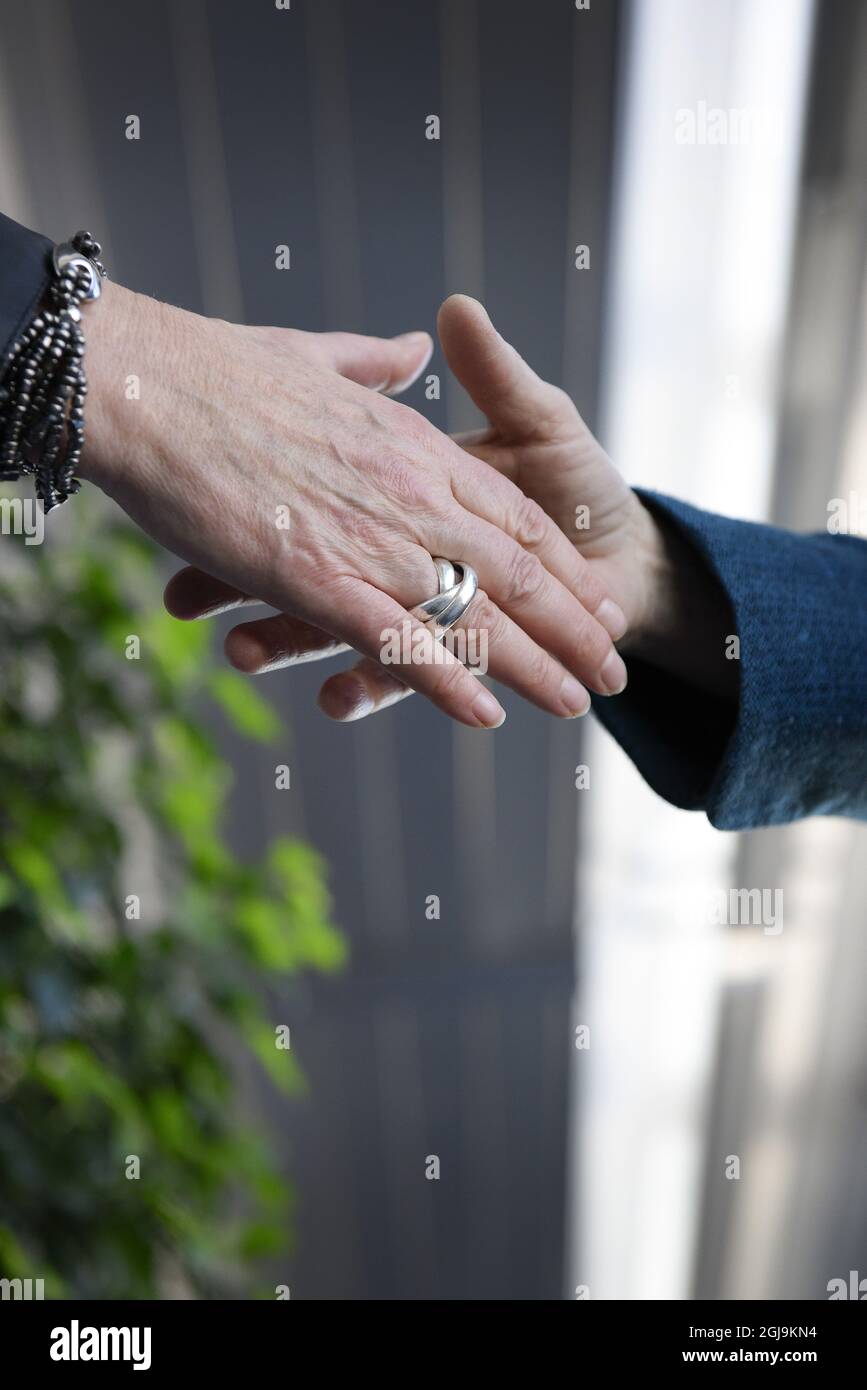 STOCKHOLM 2015-03-18 Handshake between two women, negotiation, meeting ...