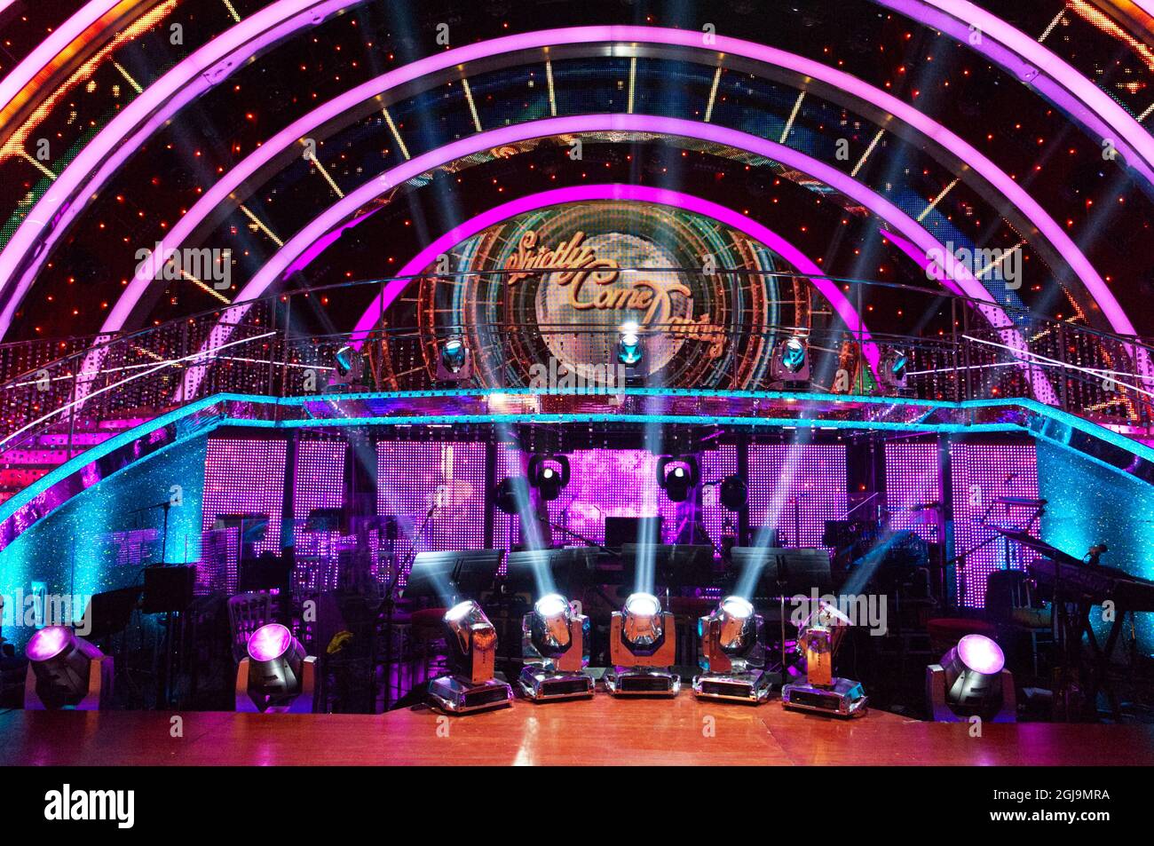 Celebrities dance studio dancing hi-res stock photography and images ...