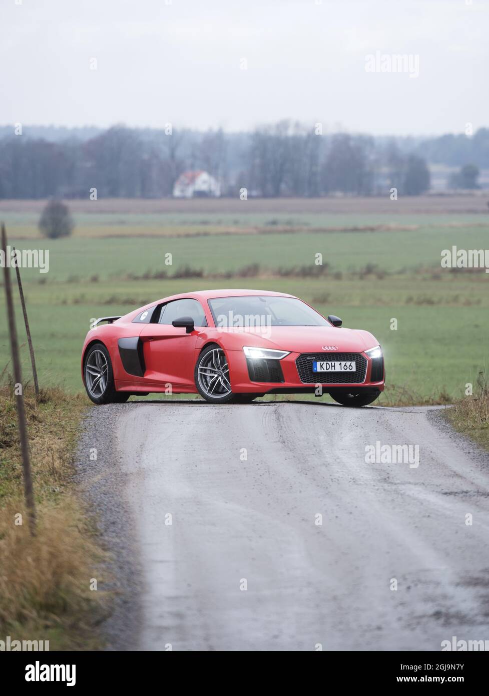 UPPSALA 2015-11-26 Audi R8 Plus. Foto: Fredrik Sandberg / TT / Kod 10080 head lights, road ...
