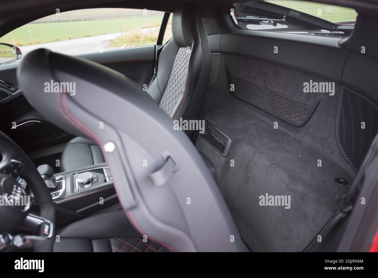 UPPSALA 20151126 Biltest, Audi R8 Plus. Foto: Fredrik Sandberg / TT ...